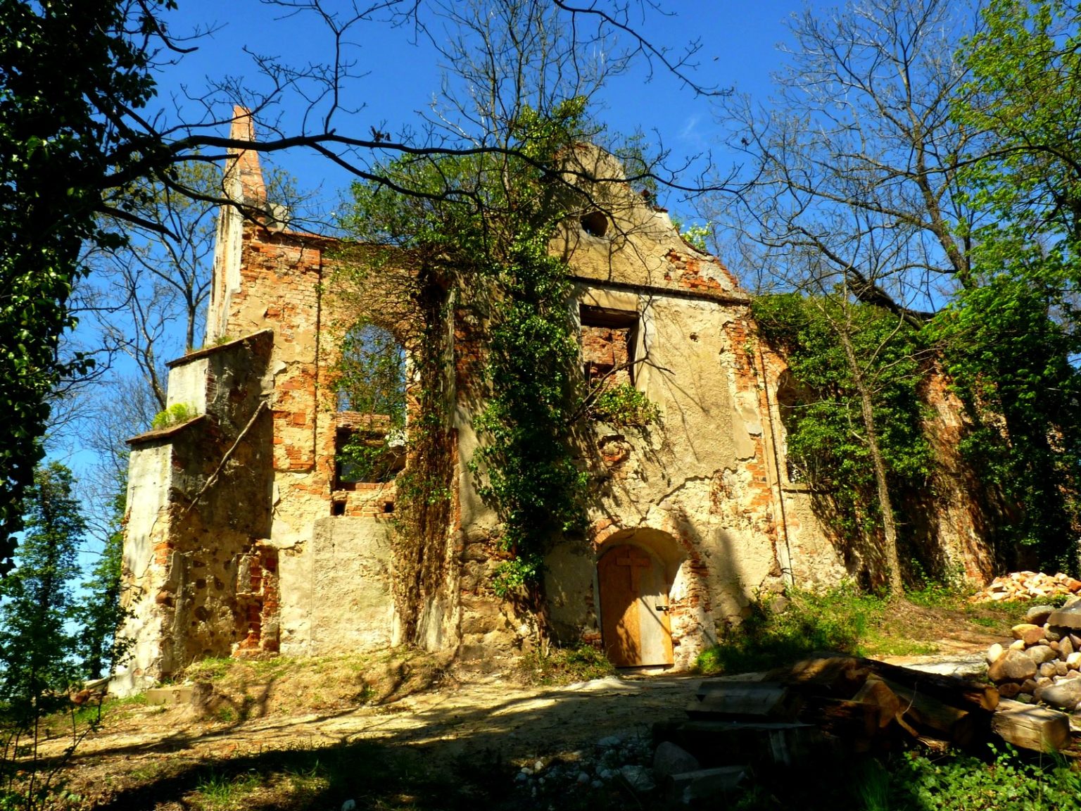 STARA RUDNA - RUINY PAŁACU, KOŚCIÓŁ I PIRAMIDA